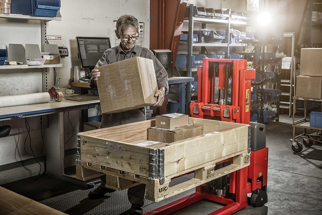 Electric Pallet Trucks & Materials Handling Equipment | Howard Handling